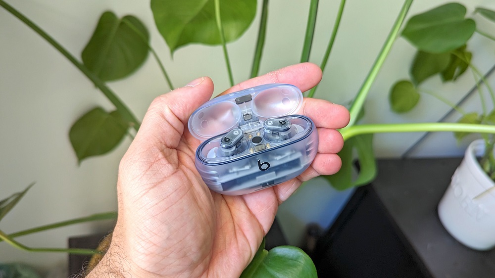 Apple prezanton kufjet e reja transparente