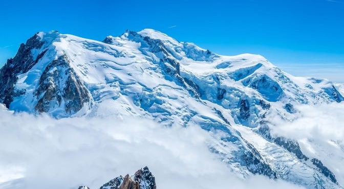 Nje akullnaje e madhe ne Mont Blanc rrezikon te shkeputet