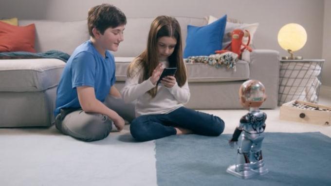 Sophia, roboti shoqerues per femije