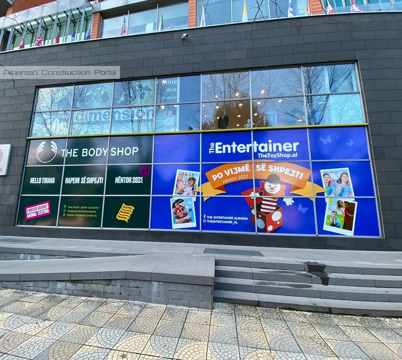 Adeziv reklame per fasade dyqani | 360 GROUP - Signs & Display