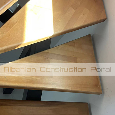 Shkalle me strukture metalike per apartament | Artisan Metal Works Albania