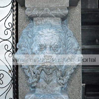 Portret me gdhendje ne mermer | Atlas Art Stone