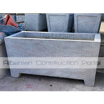 Vazo prej betoni me porosi | Nazmiu