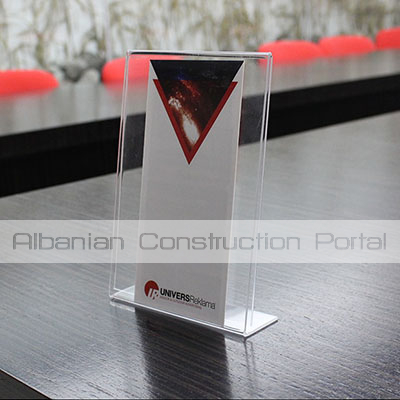 Mbajtese menuje me pleksiglas per bare | Univers Reklama