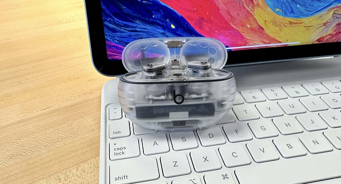 Apple prezanton kufjet e reja transparente